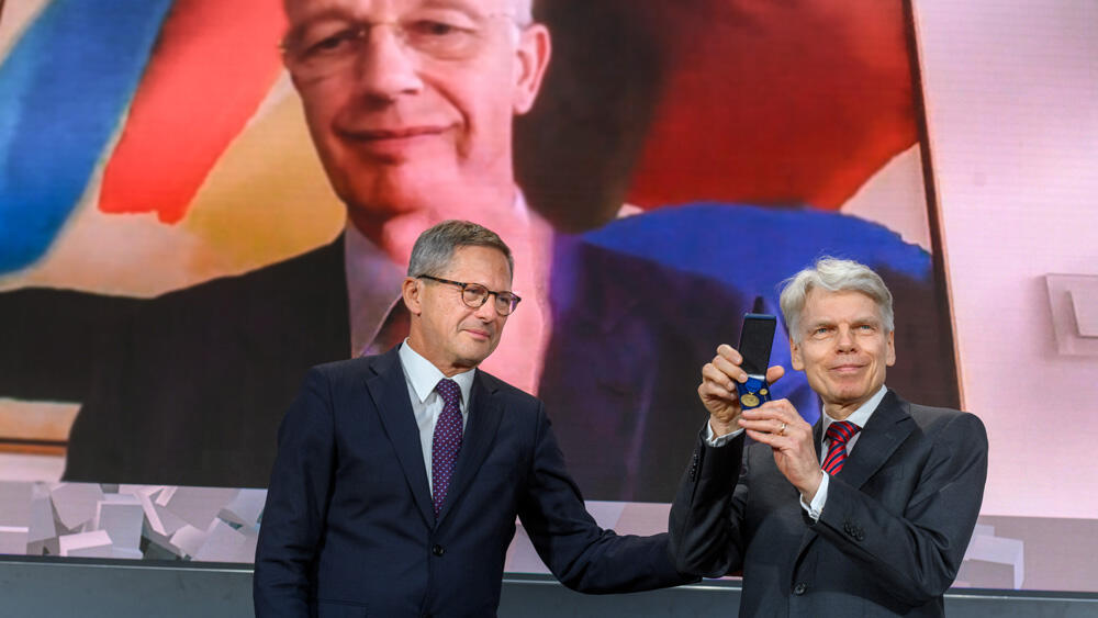 Andreas Barner erhält Richard-Merton-Ehrennadel | Stifterverband